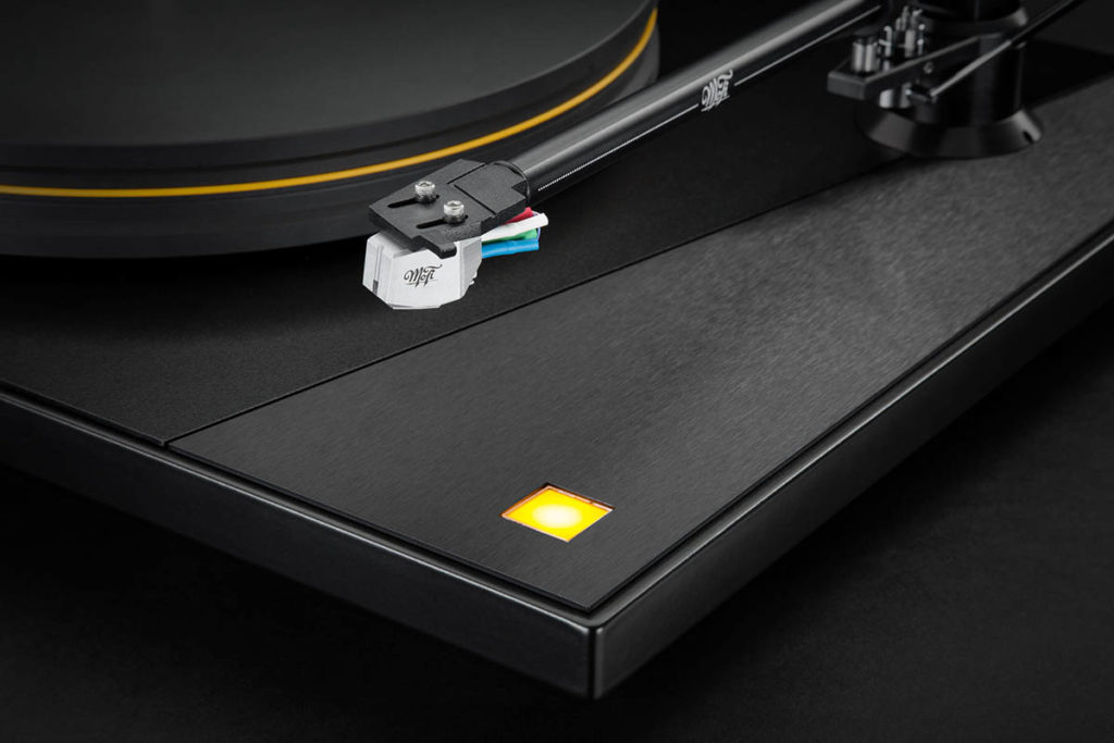 MoFi Electronics UltraDeck+M Turntable with MasterTracker Phono ...